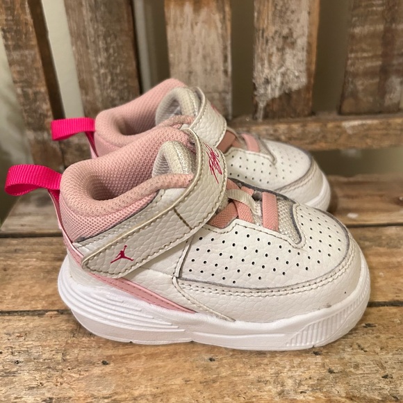 Nike | Shoes | Jordan Max Aura 5 Stretch Lace Basketball Shoes Kids 4c ...